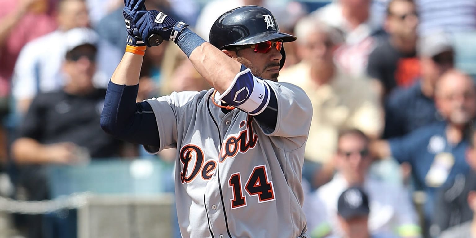 Mike Aviles embraces utility role with Tigers