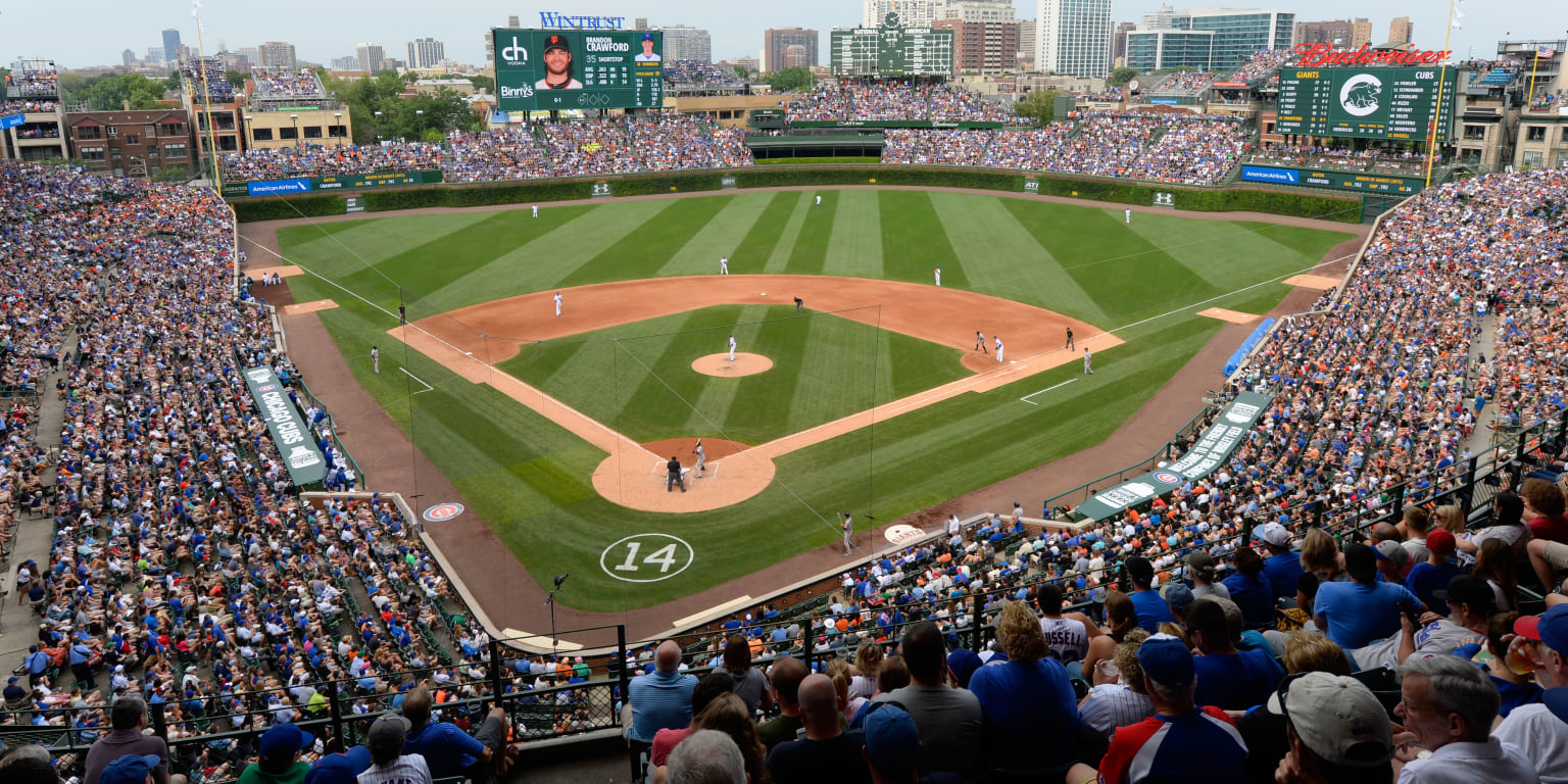 Cubs Charity Run going through Wrigley Field