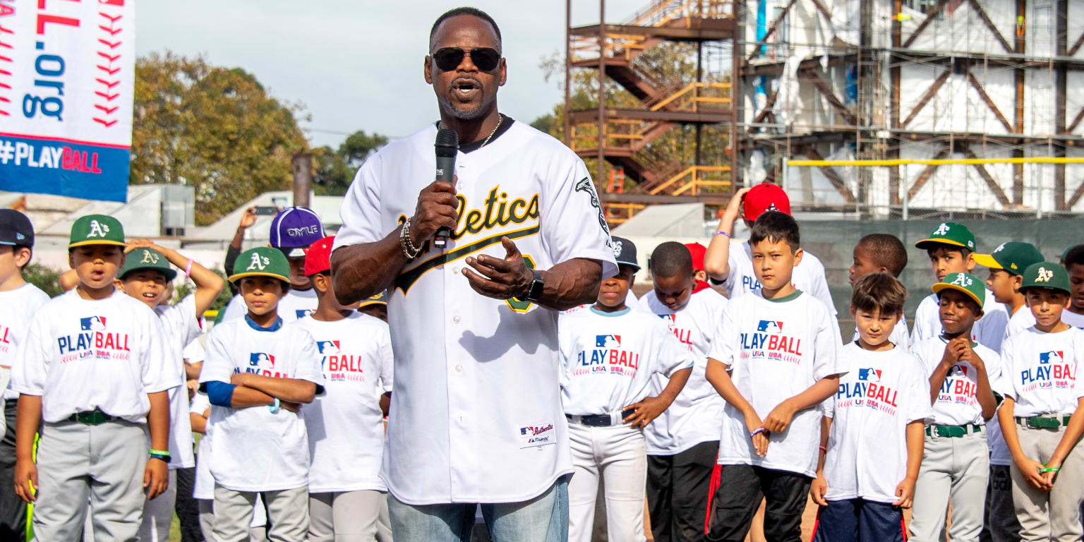 Bip Roberts speaks to Oakland youth