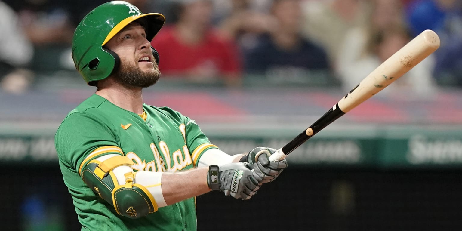 Jed Lowrie's late homer propels A's to sixth straight win