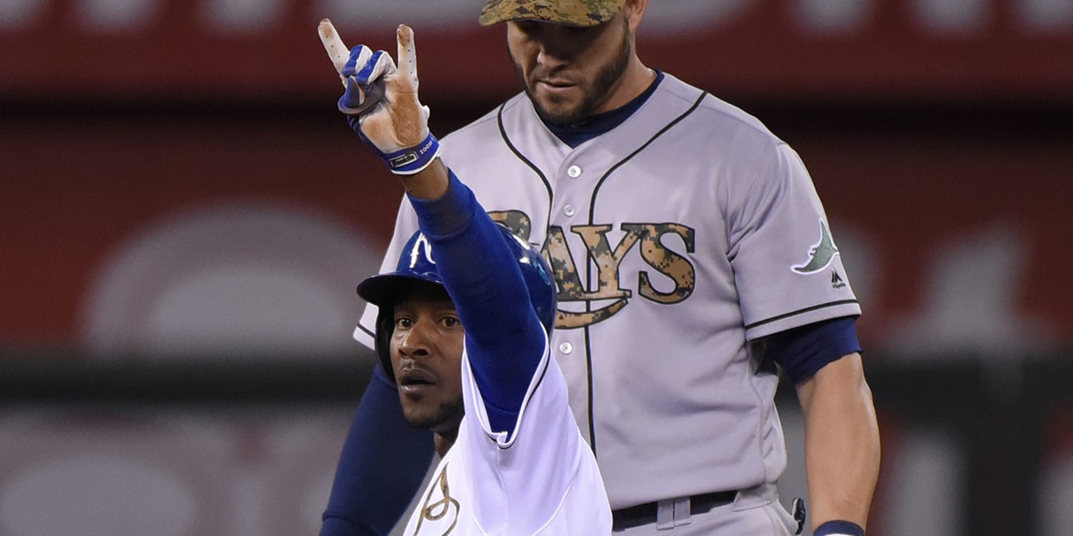 Royals score four runs in eighth to top Rays