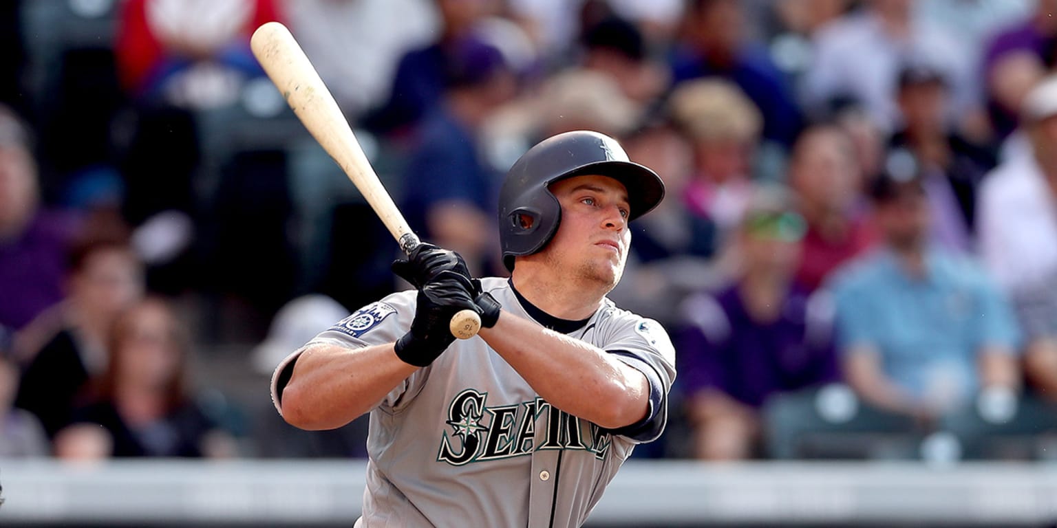 Seager helps offense salvage road trip