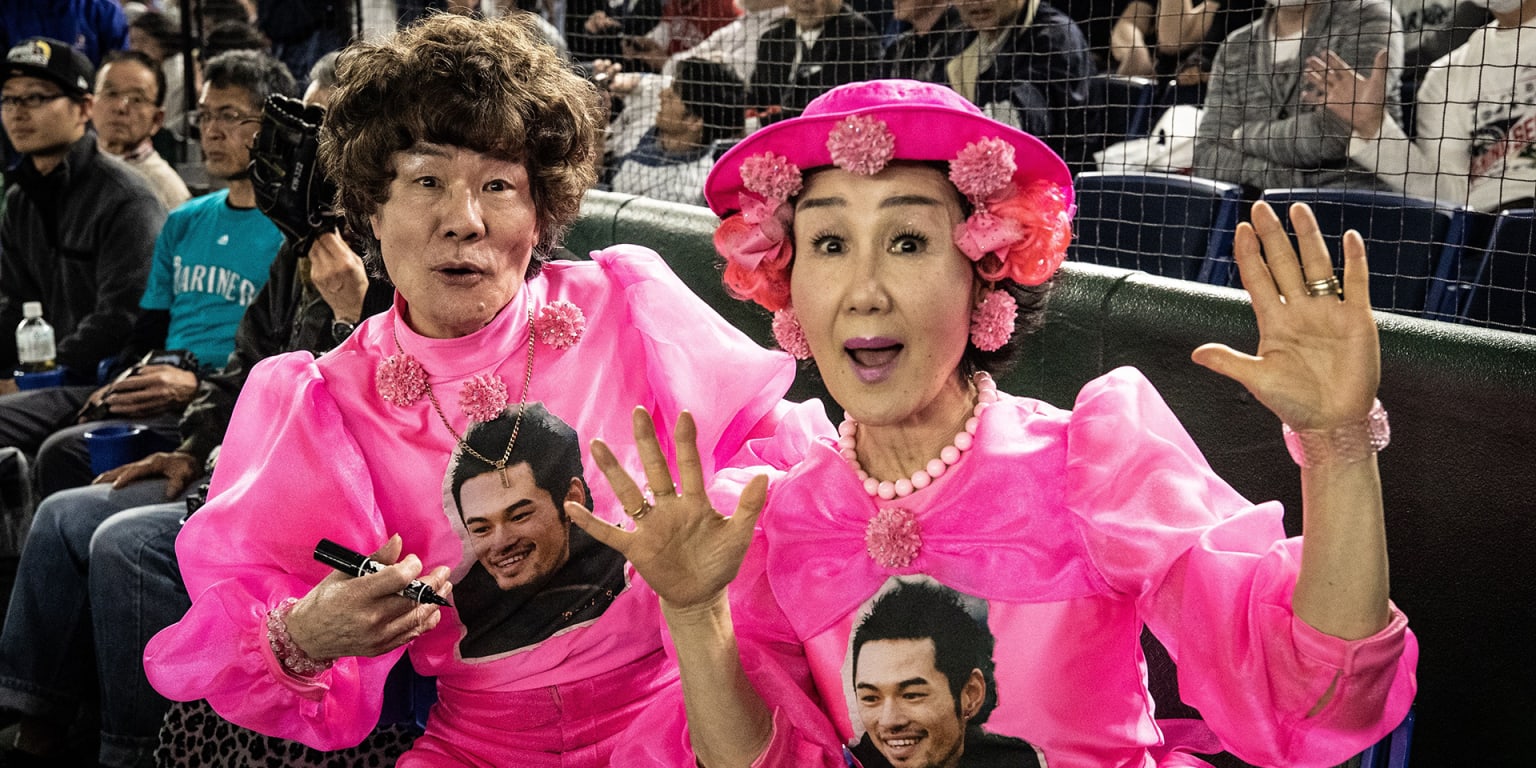Japanese comedians wear pink outfits for Ichiro | MLB.com