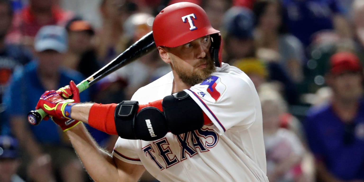 Hunter Pence hopes to return from injury in 2019