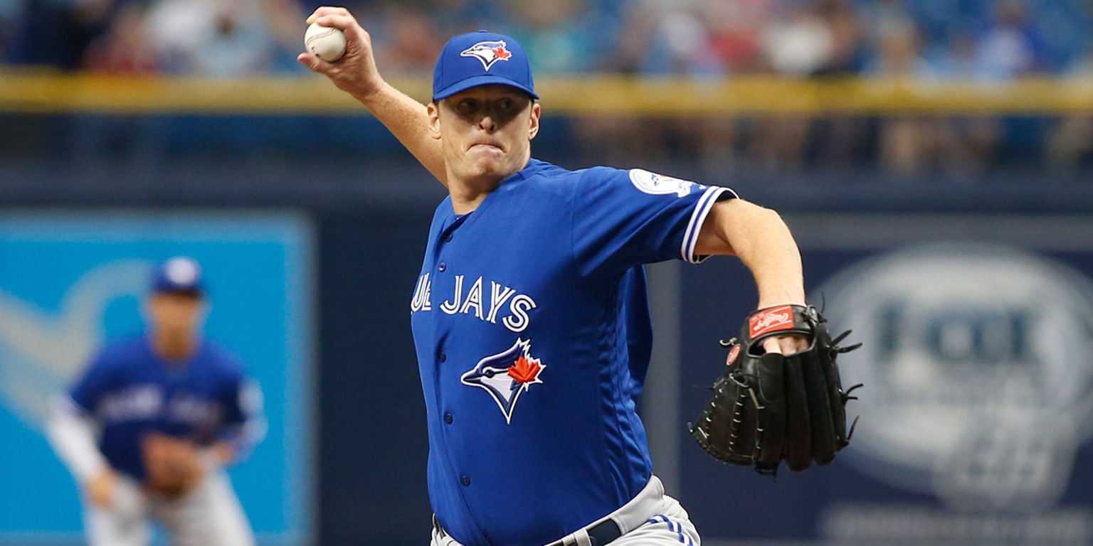 Gavin Floyd pitches scoreless setup inning