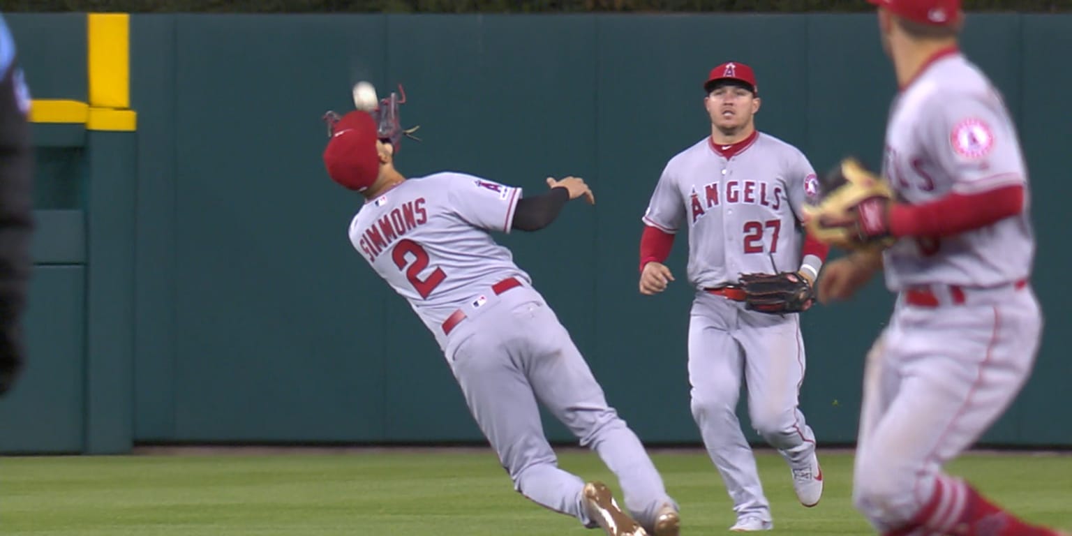 Andrelton Simmons over-the-shoulder catch