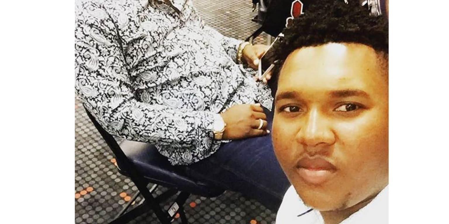 Photo evidence that Juan Uribe continues to be the coolest man alive ...