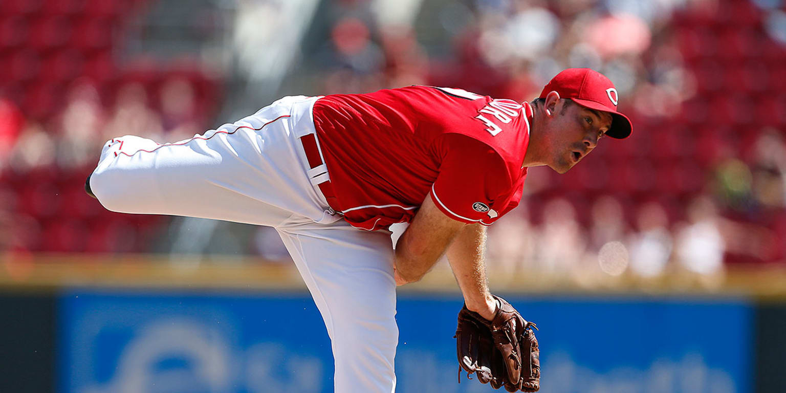 Ross Ohlendorf signs with Yakult Swallows