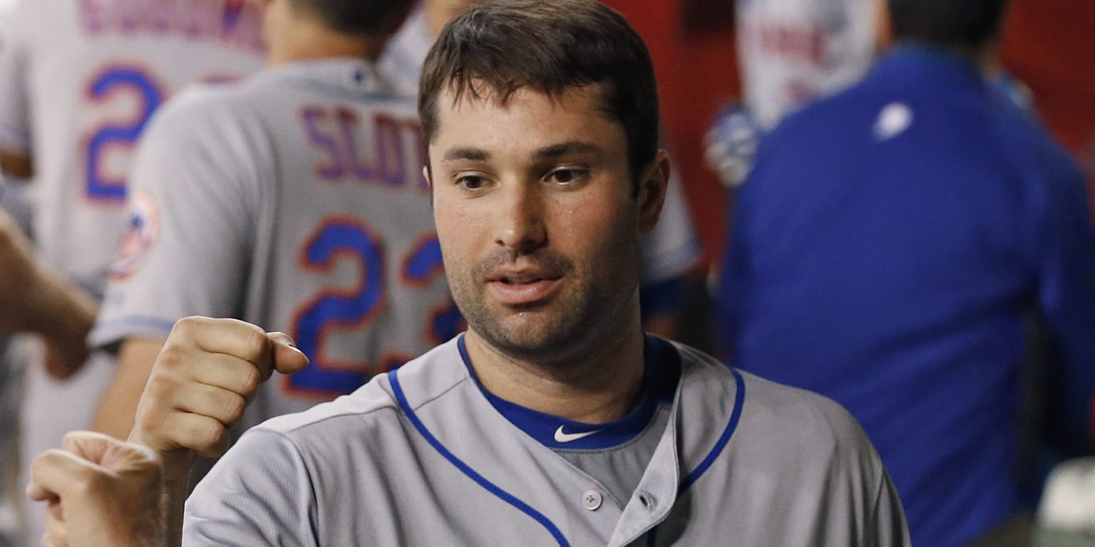 Neil Walker gets qualifying offer from Mets