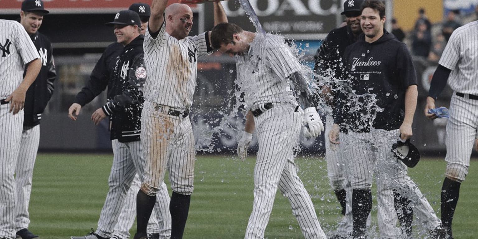 Neil Walker gives Yankees walk-off win
