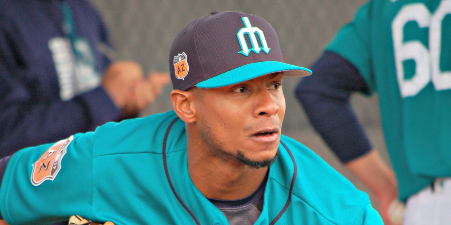 Ariel Miranda impresses Mariners in win