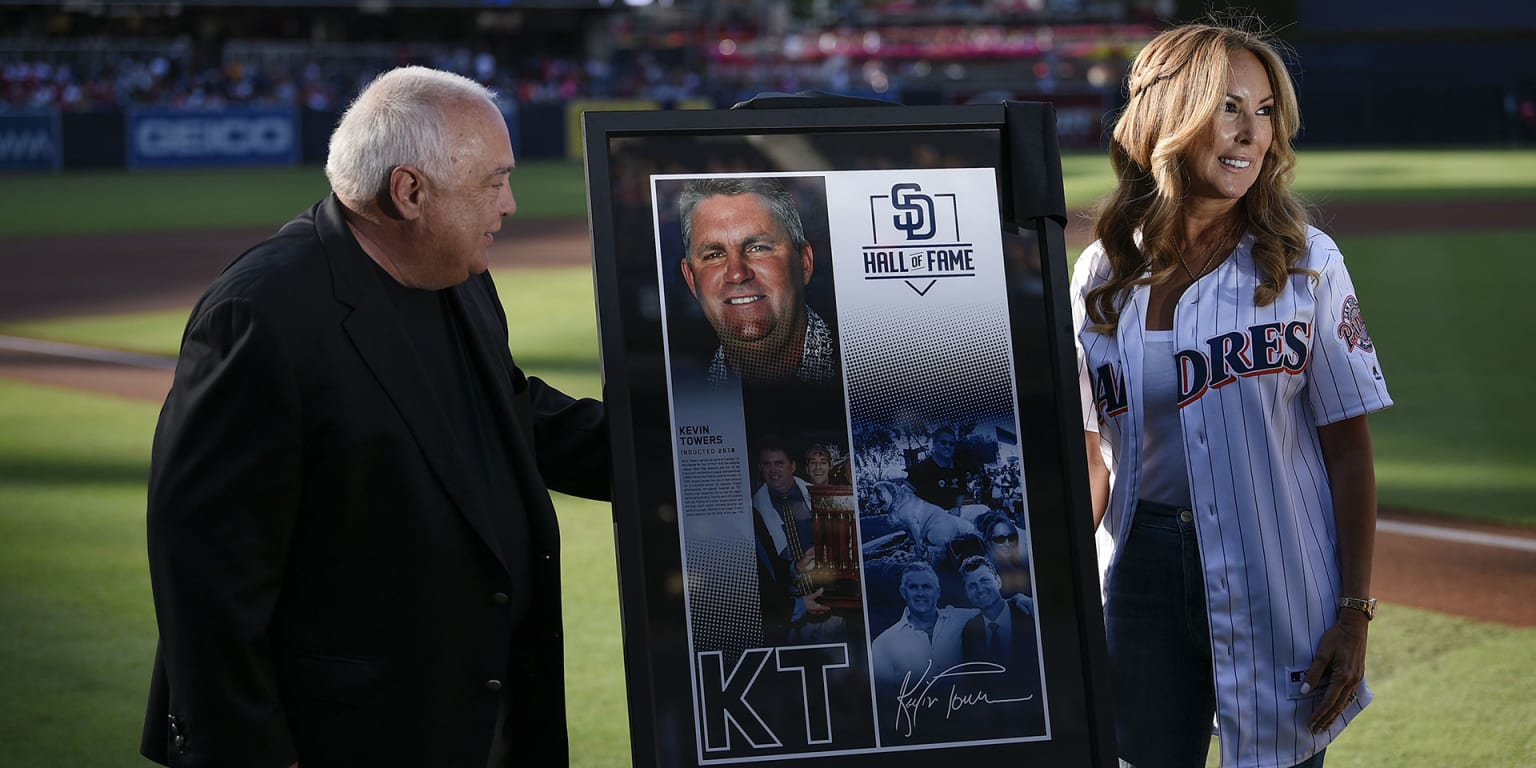 Kevin Towers inducted into Padres Hall of Fame