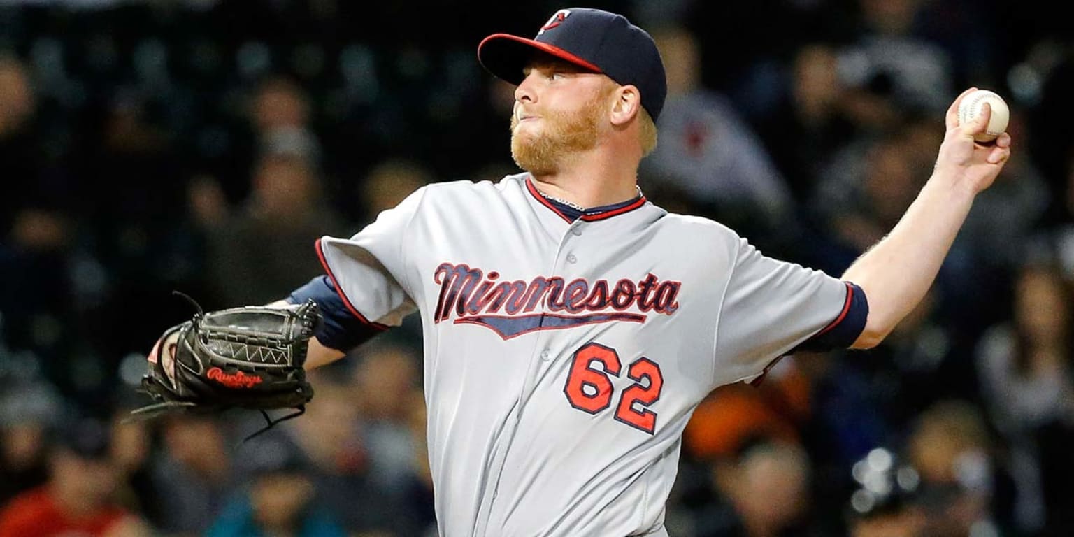 Twins option reliever Buddy Boshers