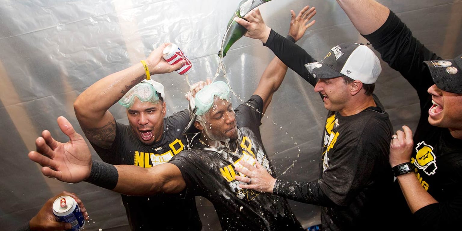 Pirates rally to clinch second straight playoff spot