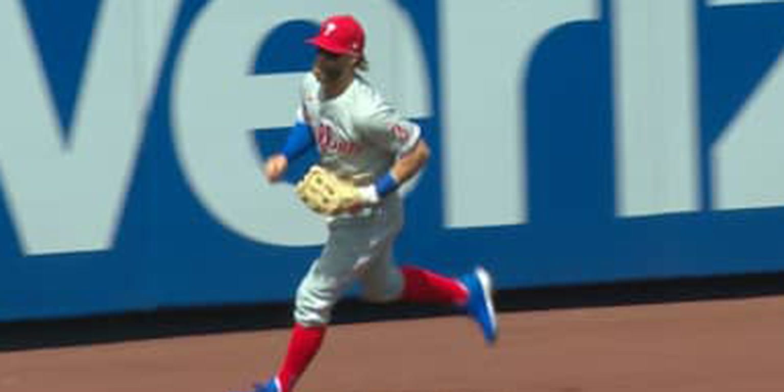 Bryce Harper in center field for first time since 2018