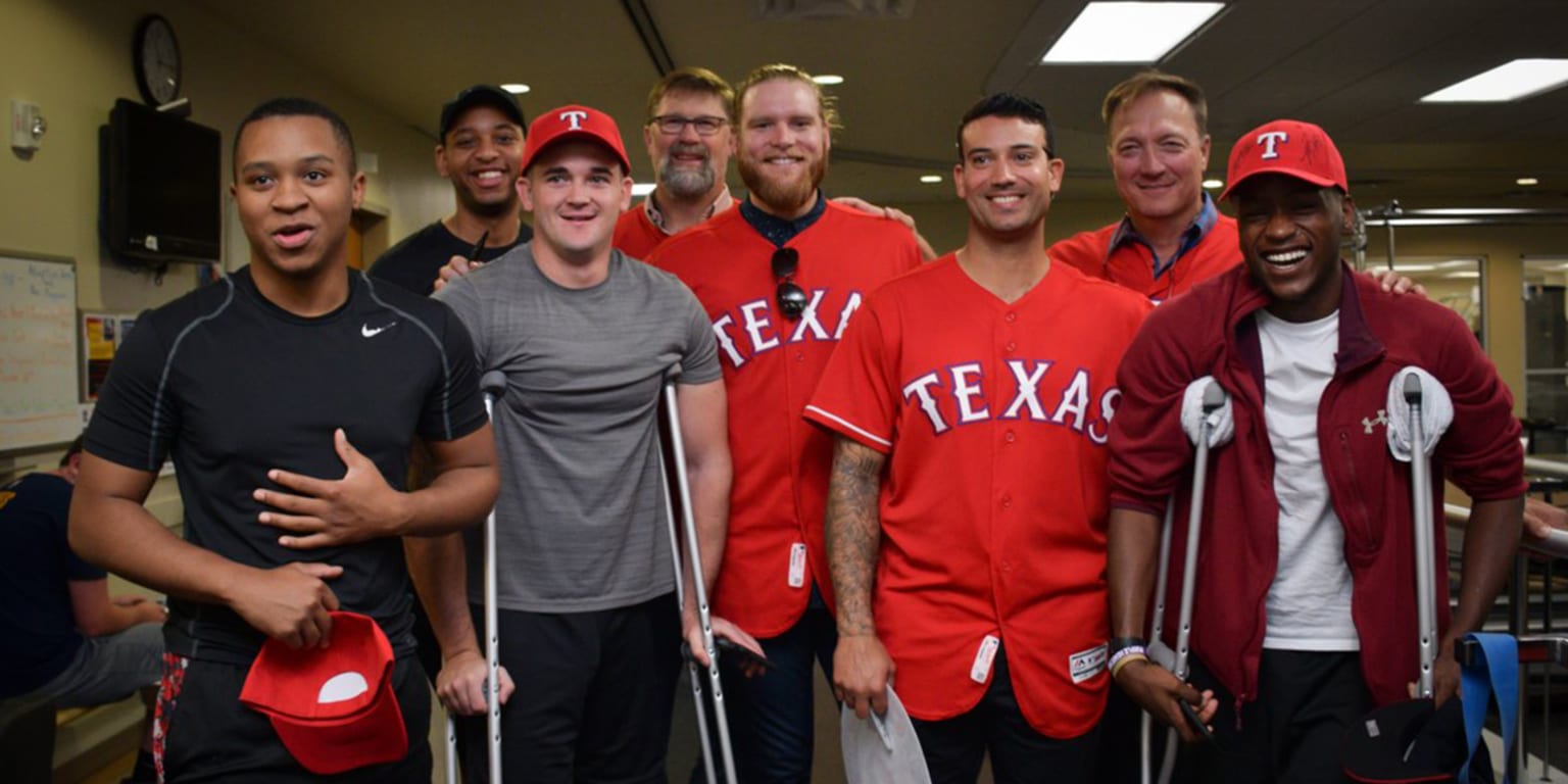 Matt Bush, other Rangers visit Walter Reed