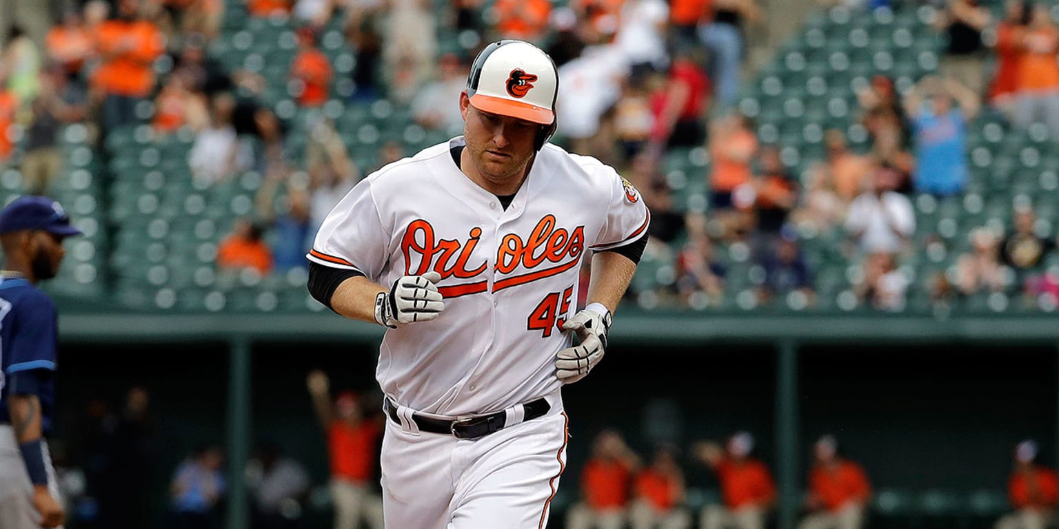 Mark Trumbo back in lineup after back spasms