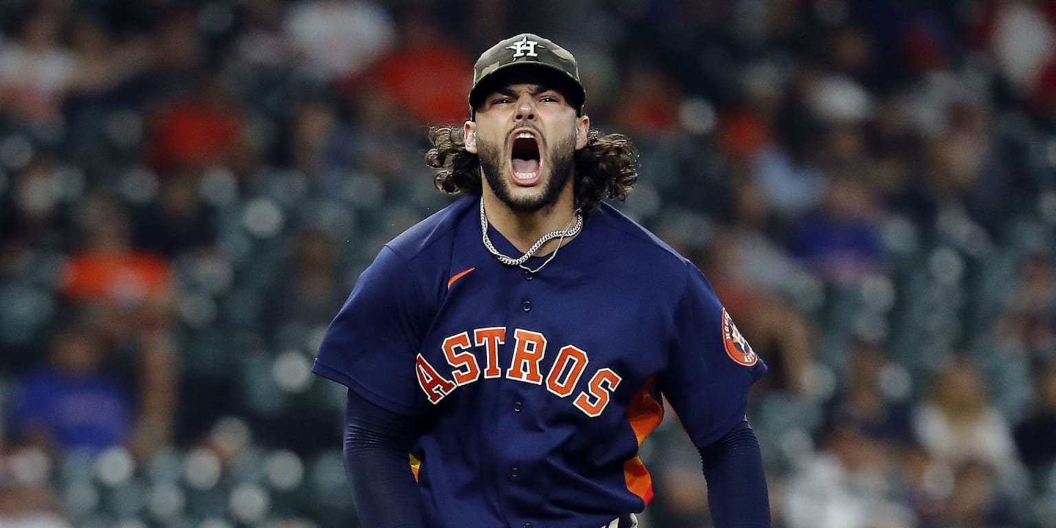 Astros score 4 runs in 8th to sweep Rangers