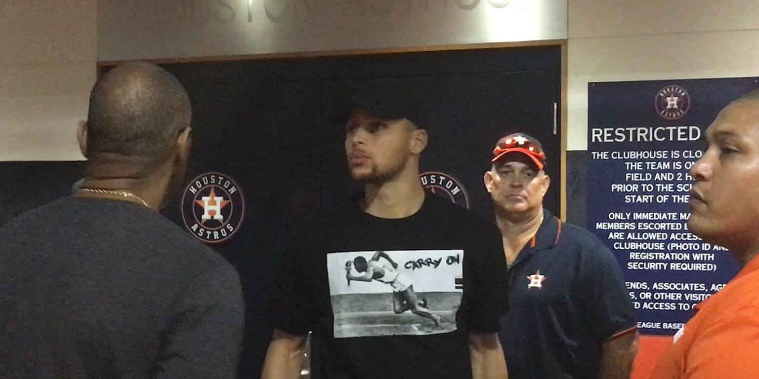 Stephen Curry visits Astros' clubhouse