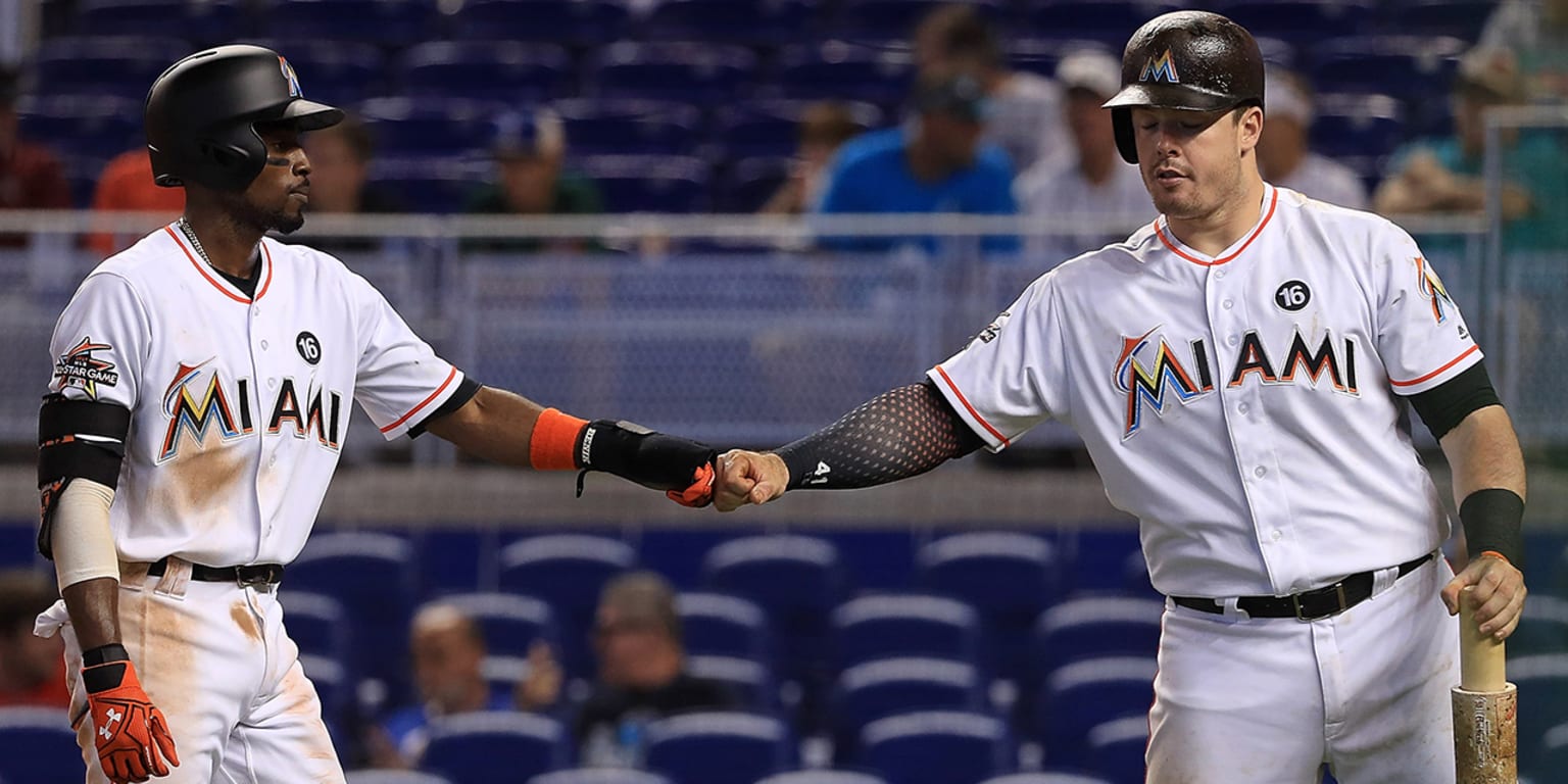 Marlins Justin Bour hits 2 home runs in win