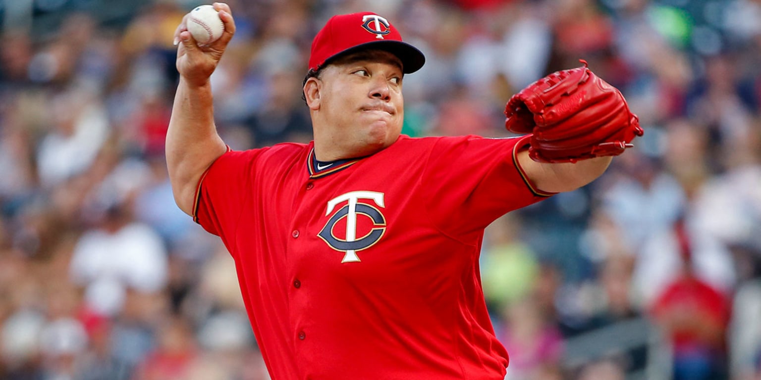 Twins beat Rangers behind Colon complete game