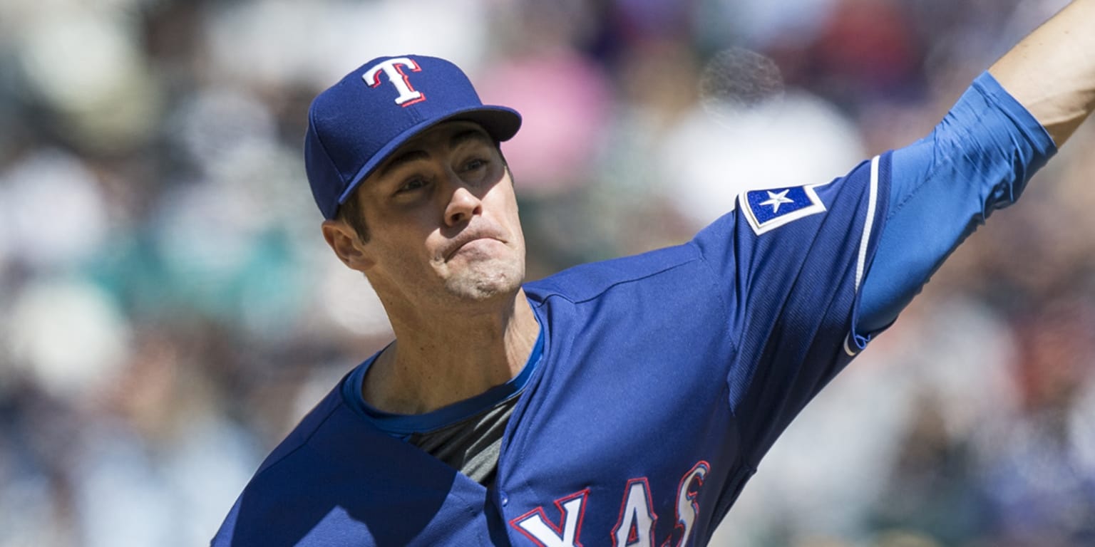 Cole Hamels looks at home with Rangers