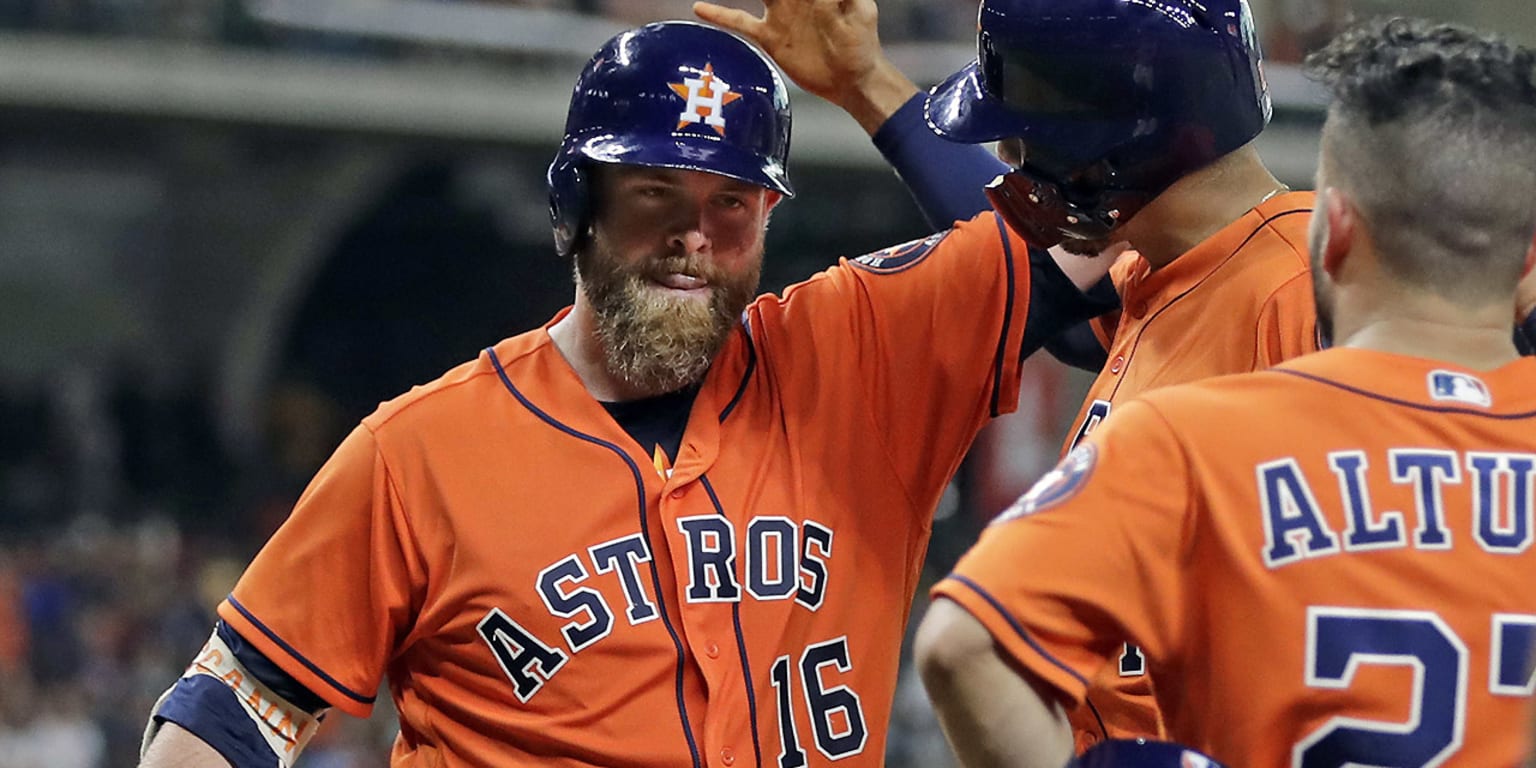 Astros record 14 hits in win over Twins