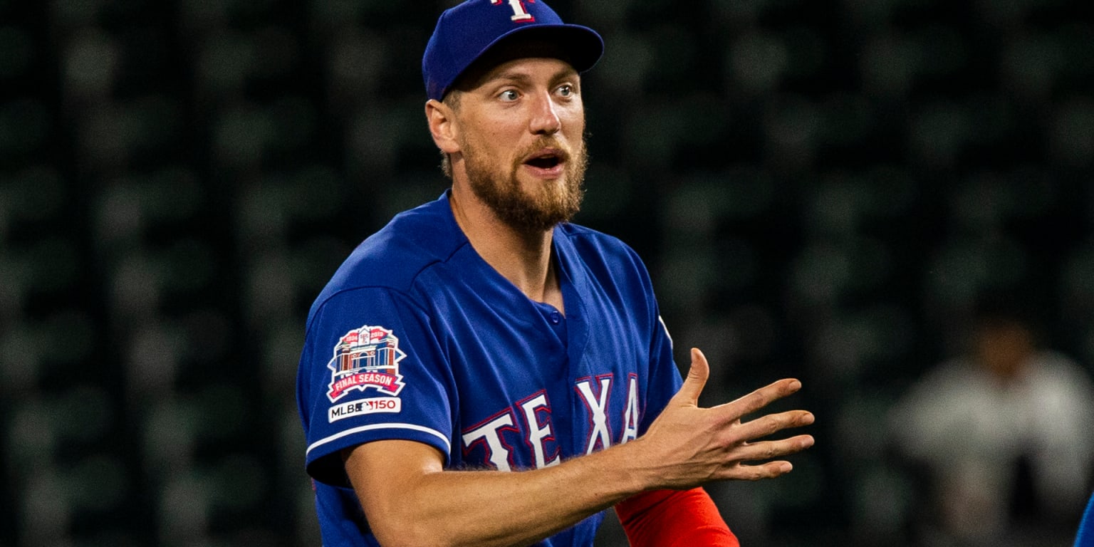 Hunter Pence reacclimates to outfield