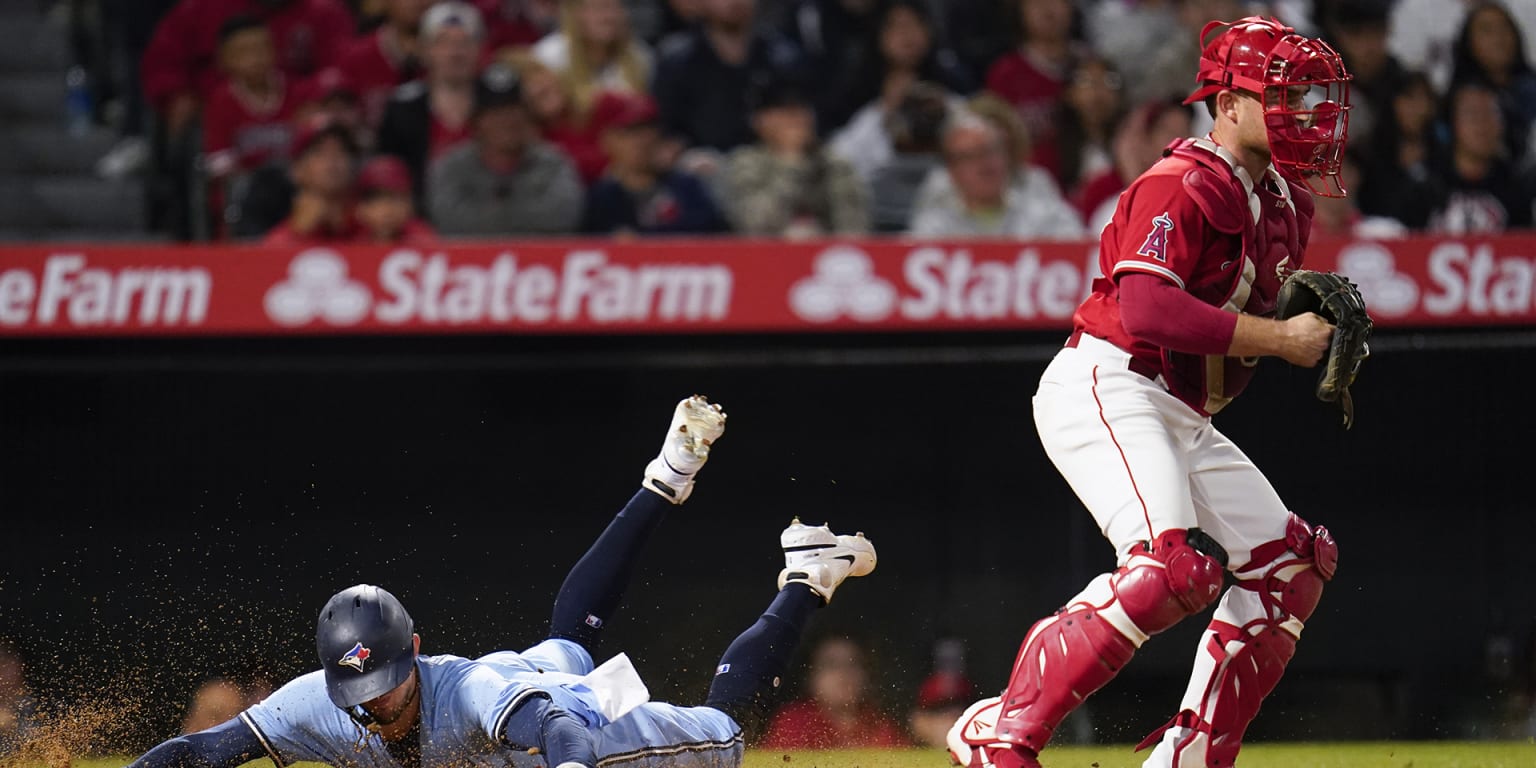 Angels' bullpen loses late lead in loss to Blue Jays