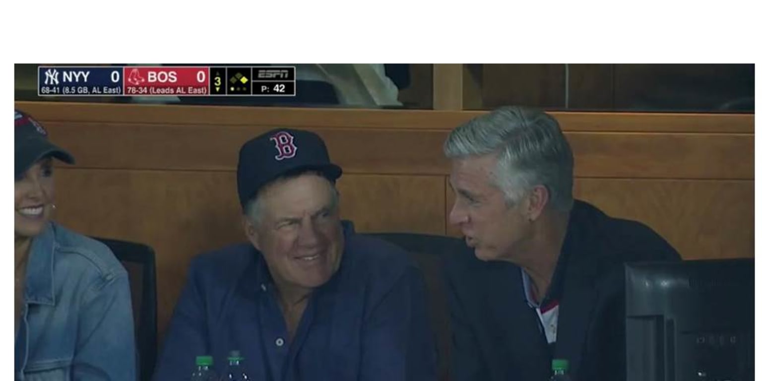 Here's a rare photo of Bill Belichick smiling at the Yankees-Red Sox ...