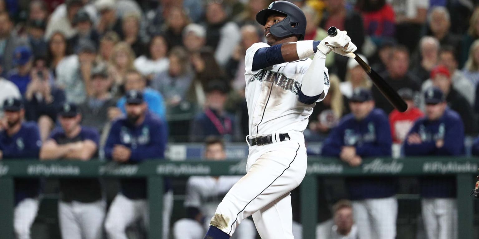 Kyle Lewis hits first home run