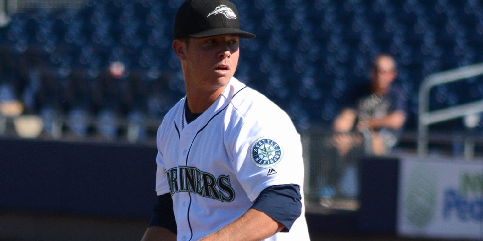 Mariners call up Jean Machi among roster moves