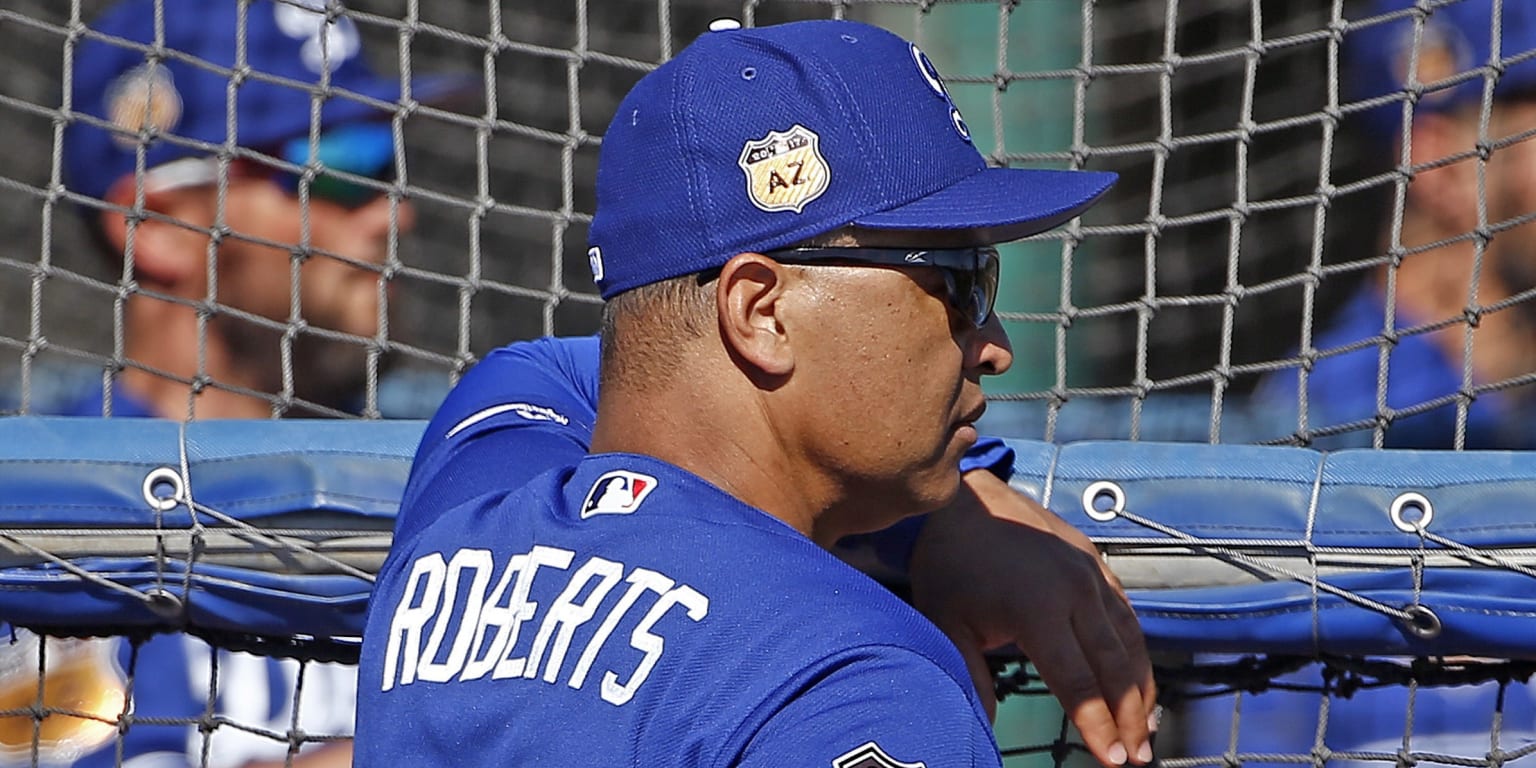 Dodgers' Roberts returns to camp