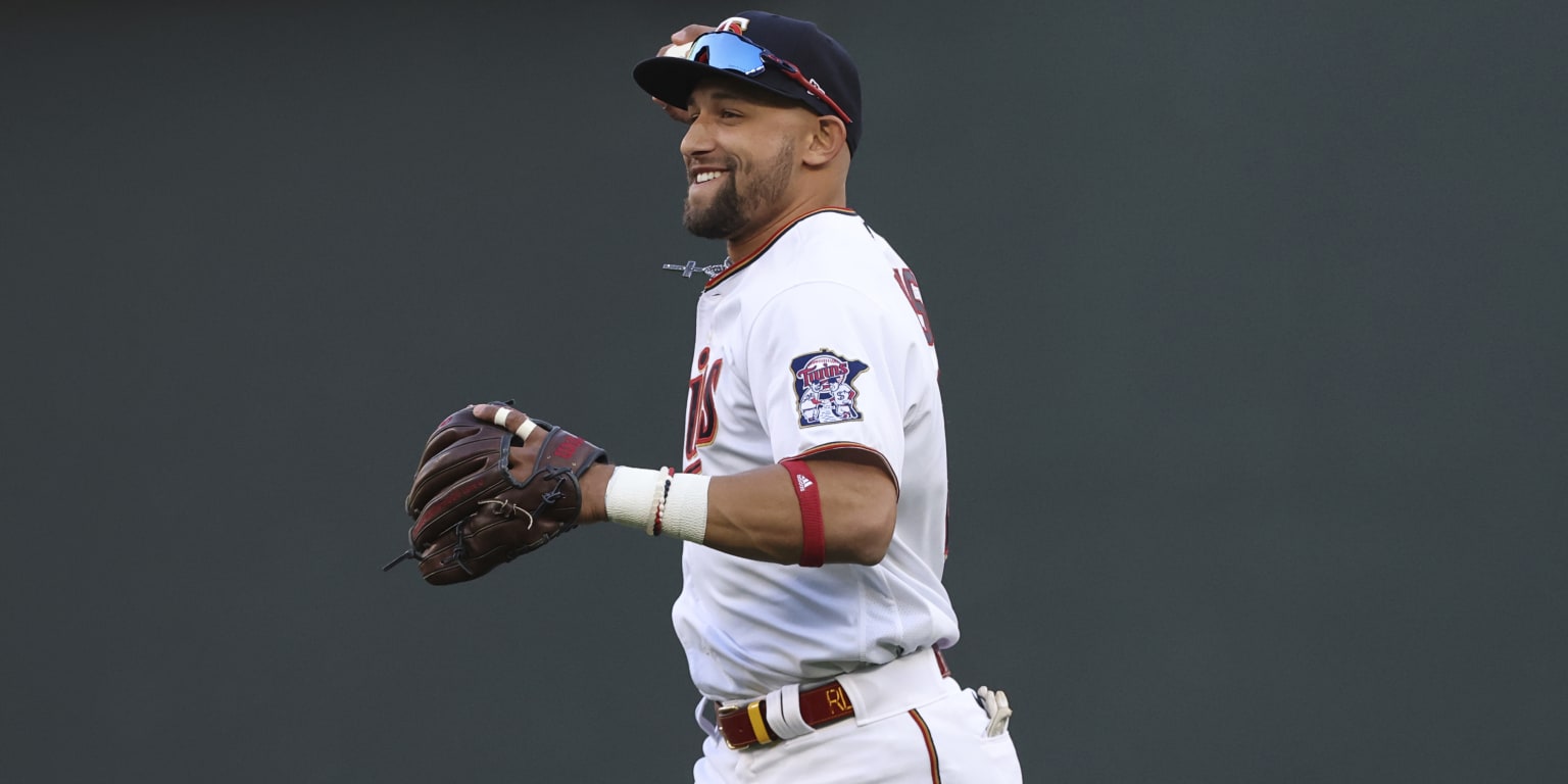 Royce Lewis keeps smile on face despite injury