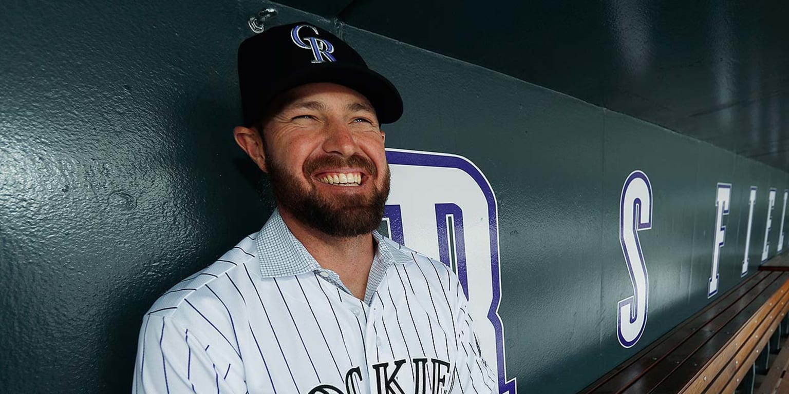 Rockies sign free-agent lefty Mike Dunn