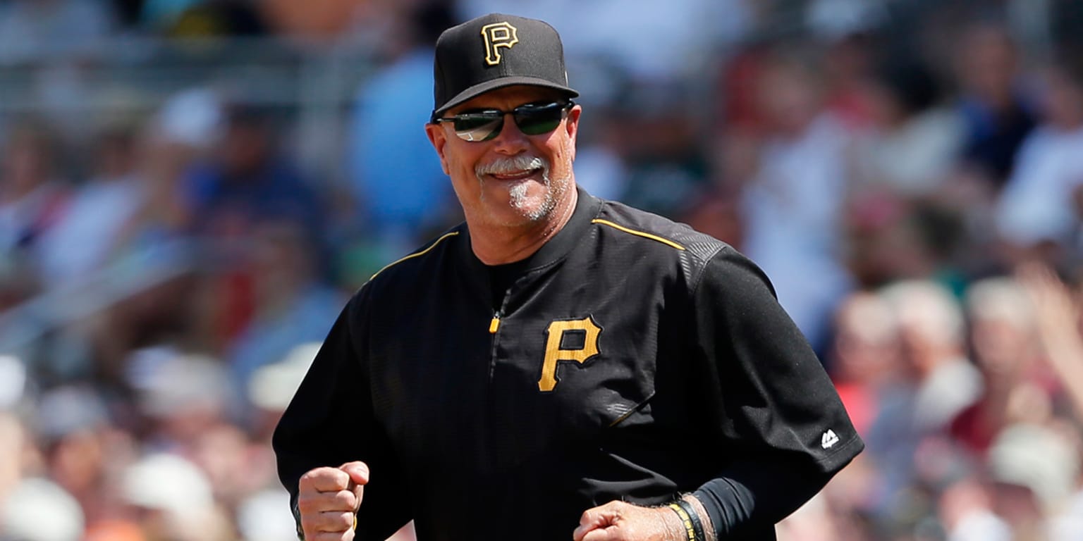 Pirates extend coaching staff through 2019
