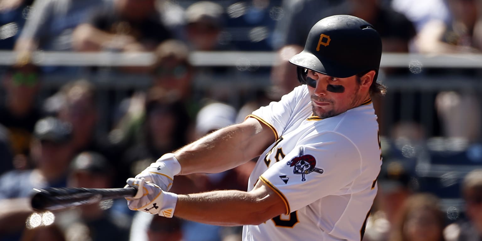 Rangers sign Travis Snider to contract
