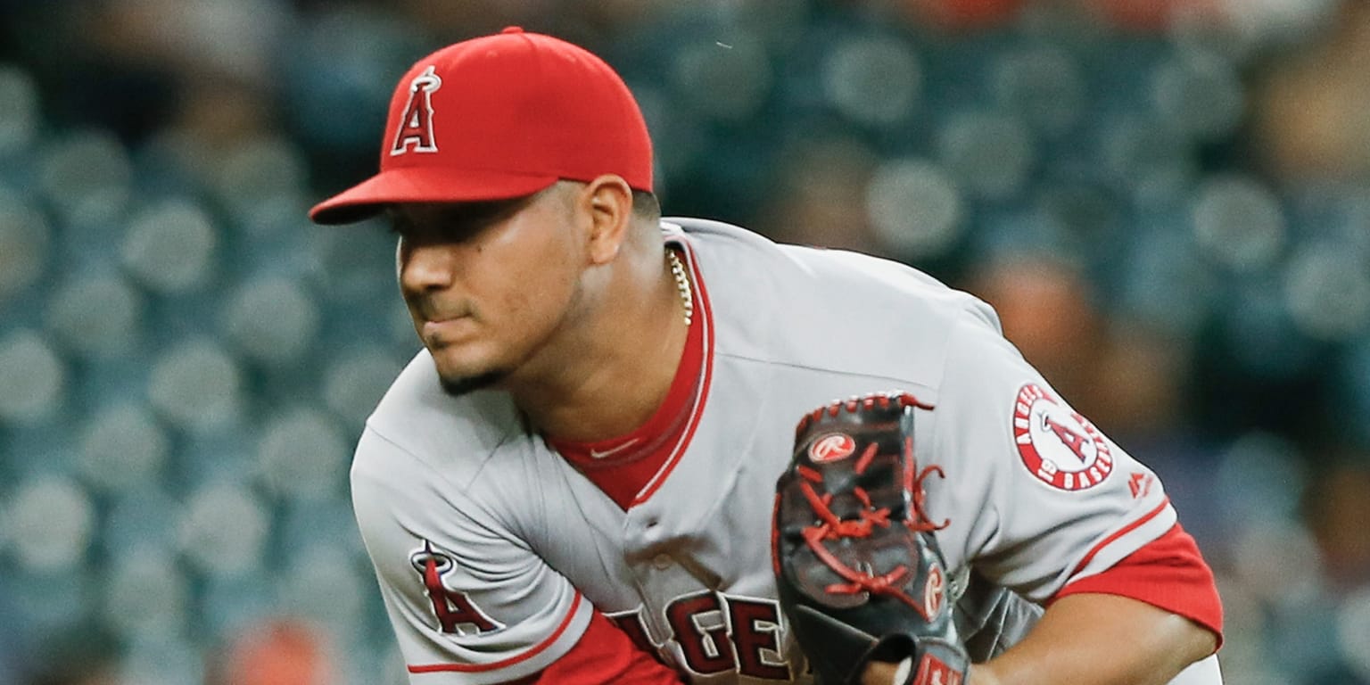 Chacin walks five in loss to Astros