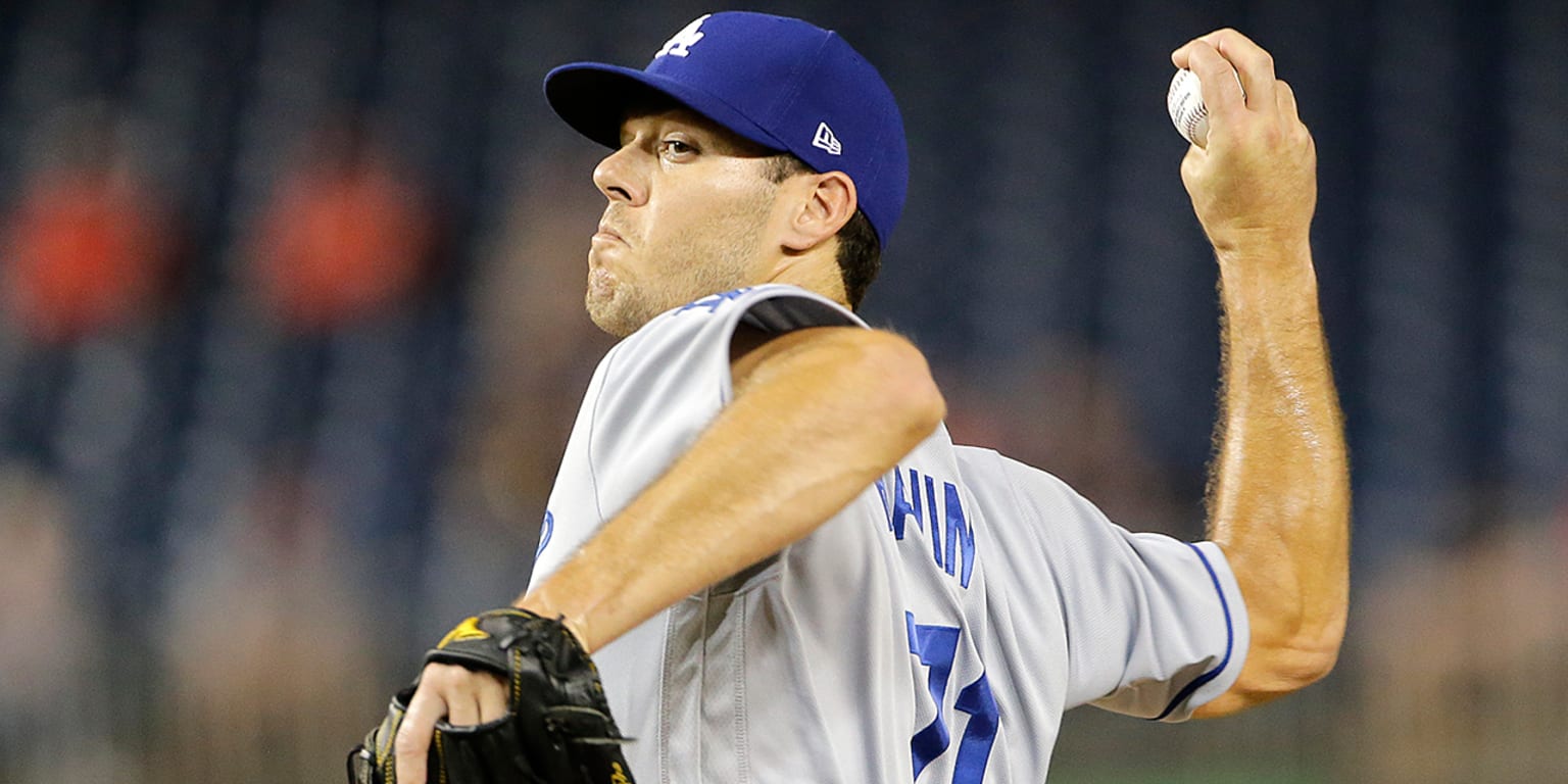 El lanzador Josh Ravin pasa de los Dodgers a los Bravos por dinero en ...