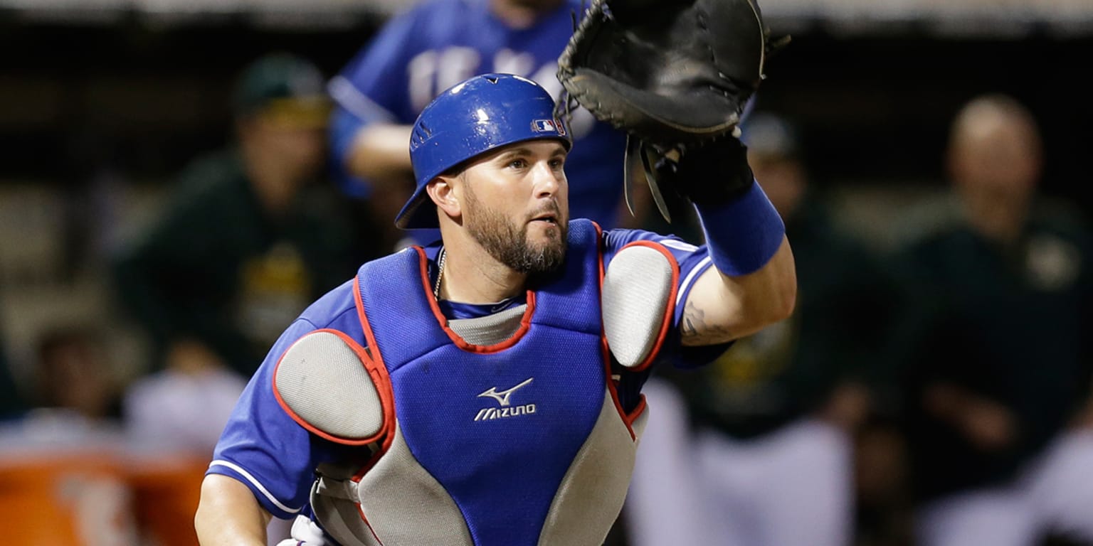 Tigers trade Holaday to Rangers for Wilson