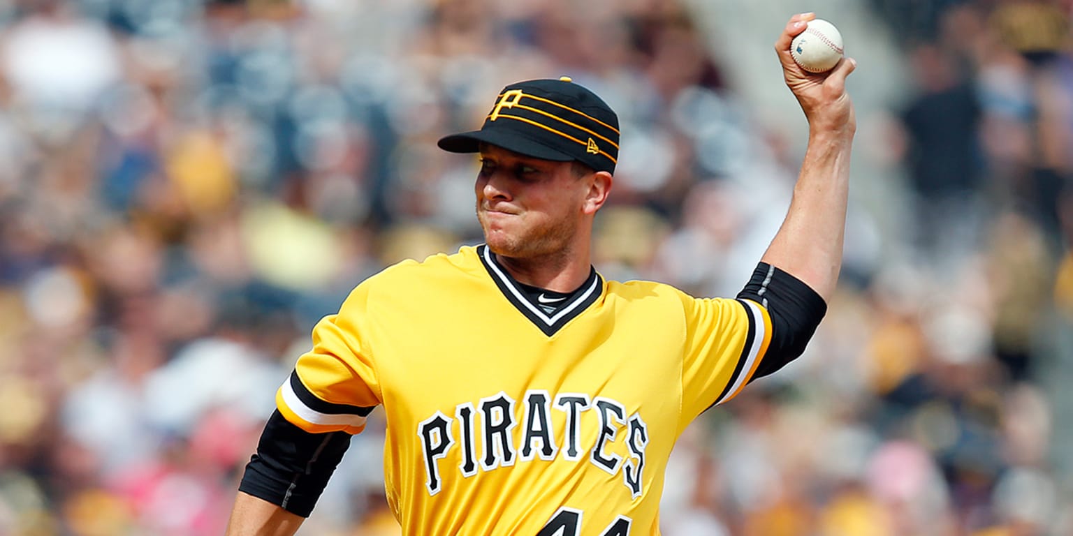 Tony Watson, Daniel Hudson deliver in Bucs win