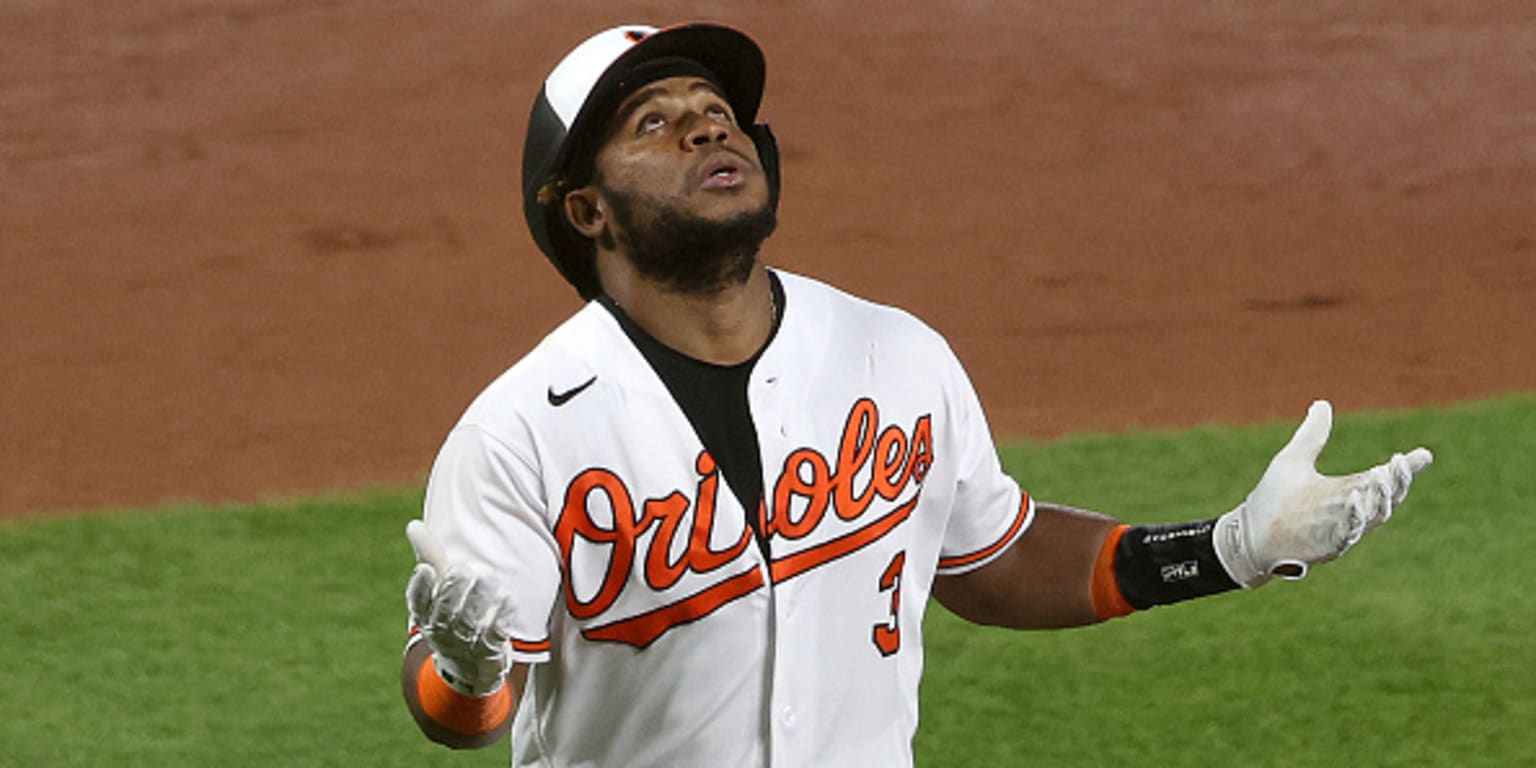 Orioles end 14-game losing streak, win vs. Twins