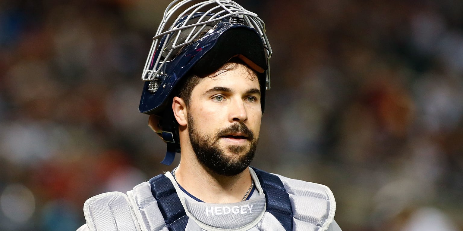 Austin Hedges to honor coach at charity event