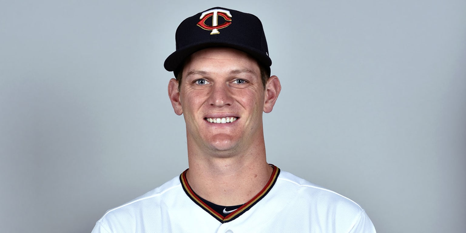 Twins promote righty Drew Rucinski from Minors