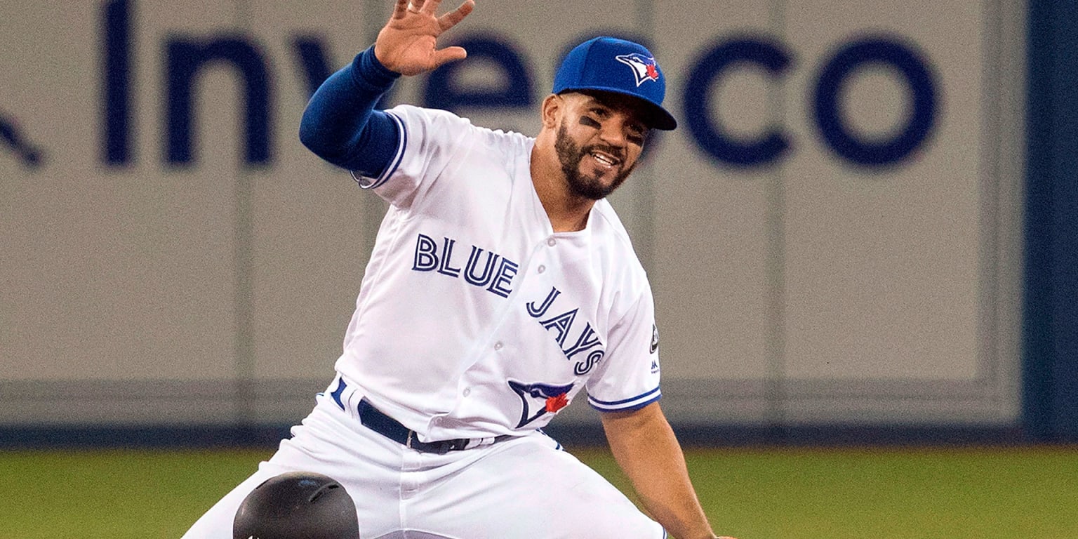 Blue Jays Devon Travis to platoon at second