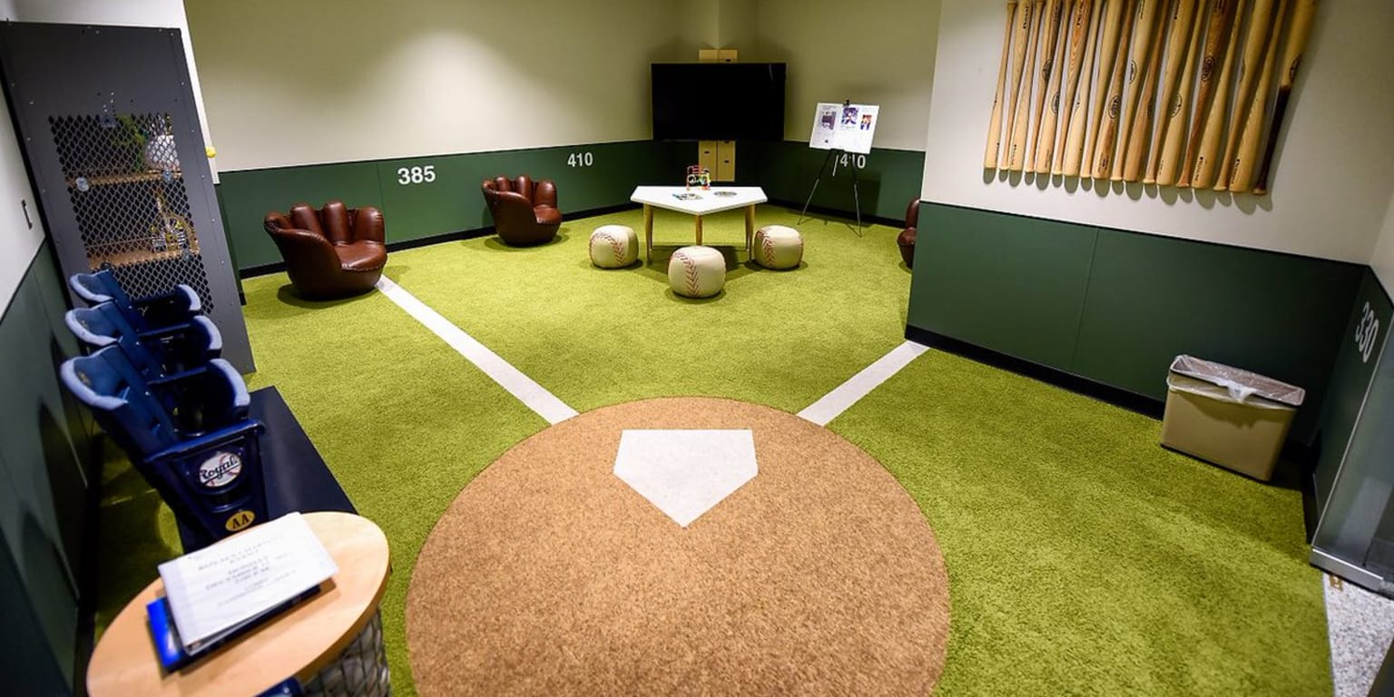 The Royals gifted KU Hospital with a dugout-themed waiting room and it ...