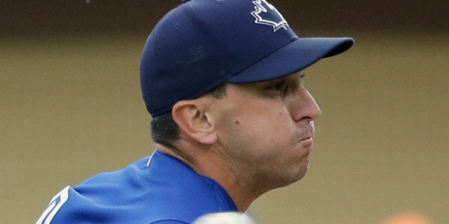 Blue Jays recall switch-pitcher Pat Venditte