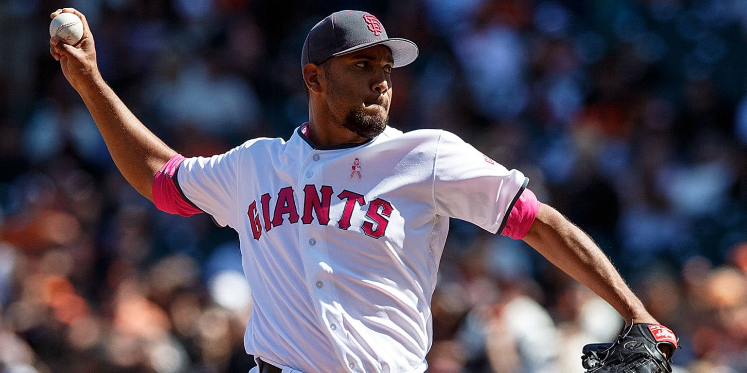 Albert Suarez gets first Major League win