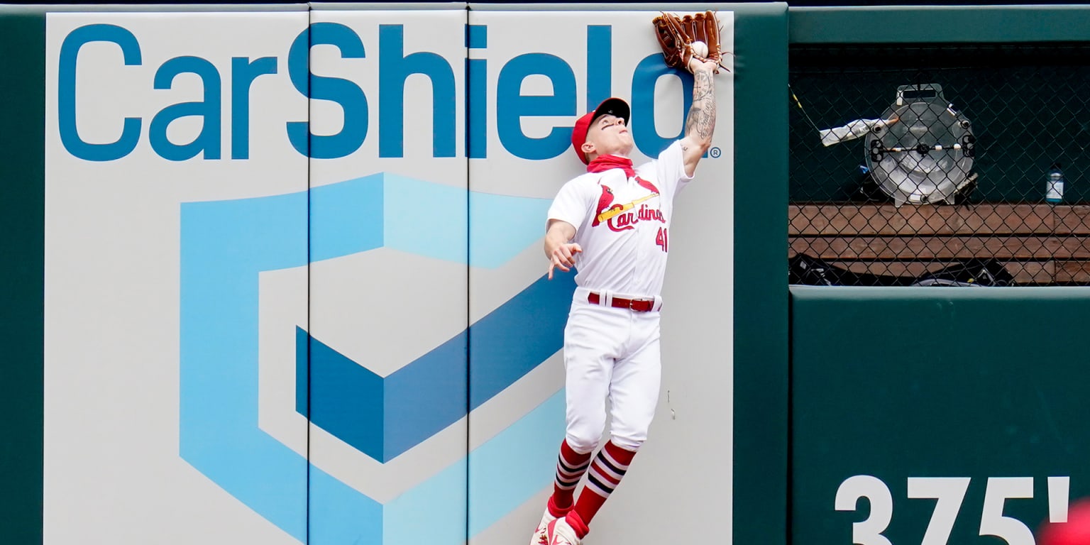 Cardinals' infield defense scuffles in Game 1 loss
