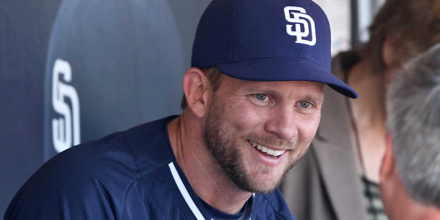 Manager Andy Green shares wisdom with Padres